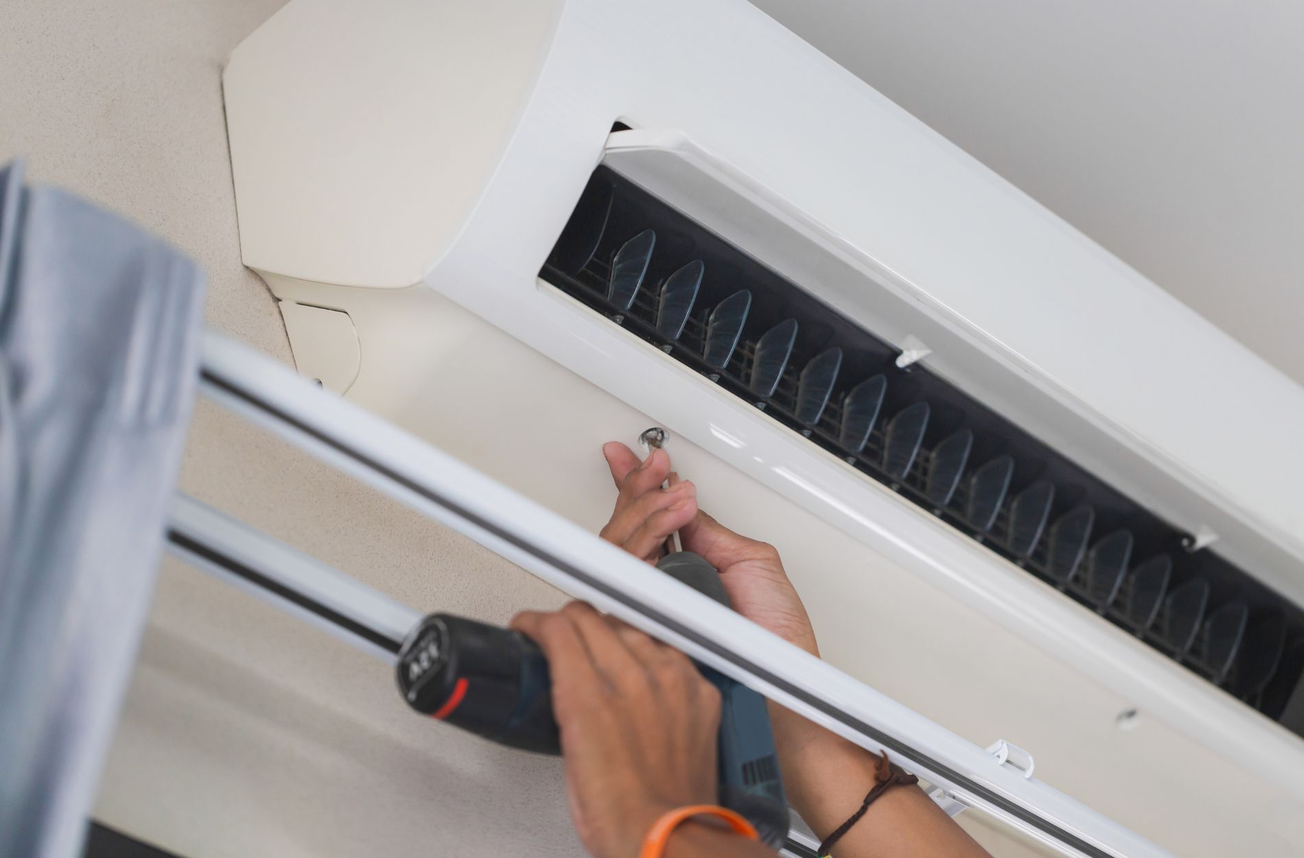 Choosing the Right AC Installation: Smart Tips for 2025